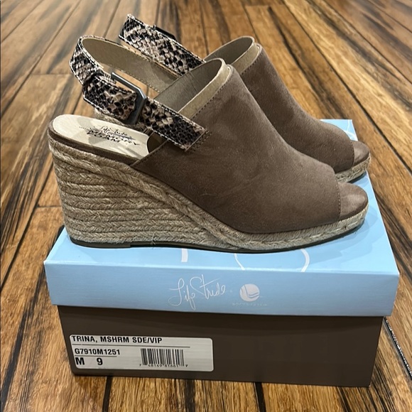 Life Stride | Shoes | Life Stride Brown Tan Wedge Sandals With Peeptoe ...